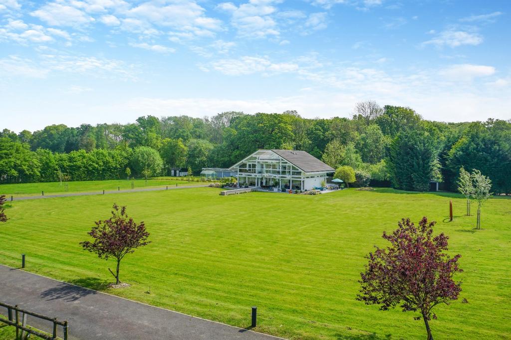 Rye Common, Odiham, Hampshire 4 bed detached house - £2,500,000