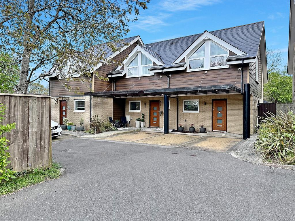 Forest View, Walkford, Dorset. BH23 5FE 2 bed end of terrace house - £ ...