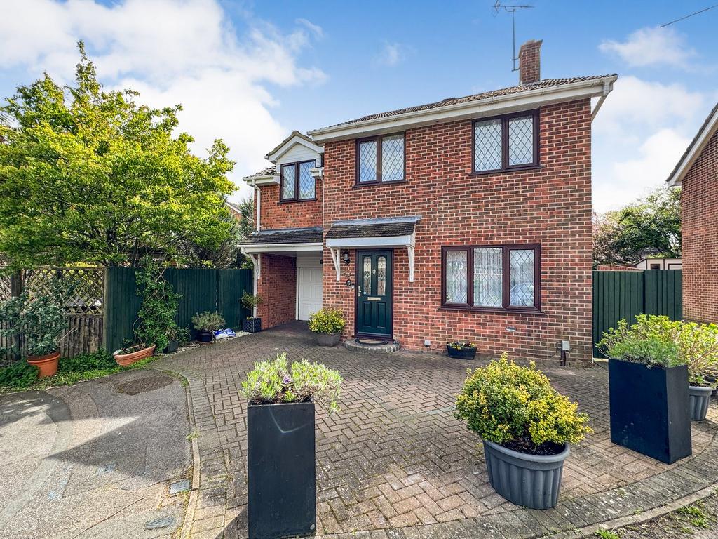 Lamorna Crescent, Tilehurst, Reading... 4 bed detached house - £525,000