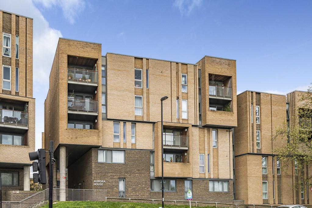 Bromley Road, London 2 bed apartment - £325,000
