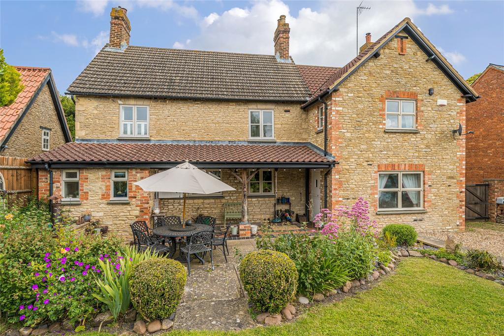 Northampton Road, Lavendon... 4 bed detached house for sale - £750,000