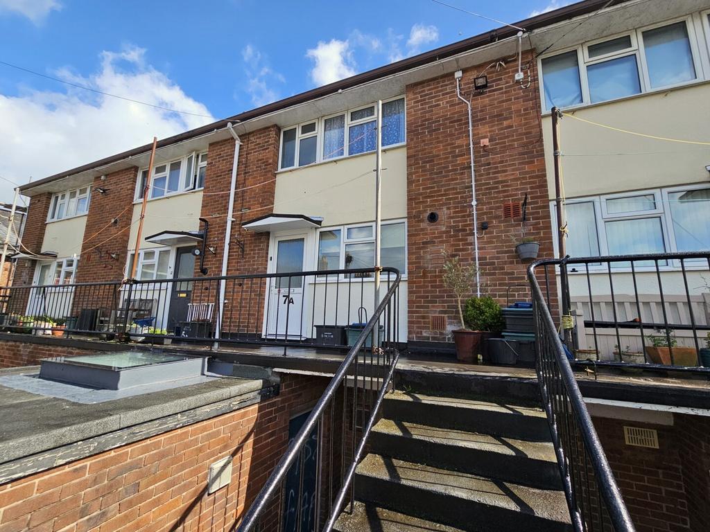 Westexe South, Tiverton, Devon, EX16 2 bed terraced house - £149,950