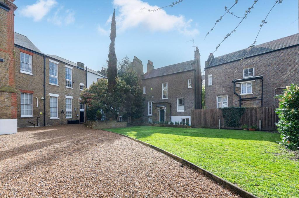 Barrington Road, Brixton, London, SW9 2 bed flat - £650,000