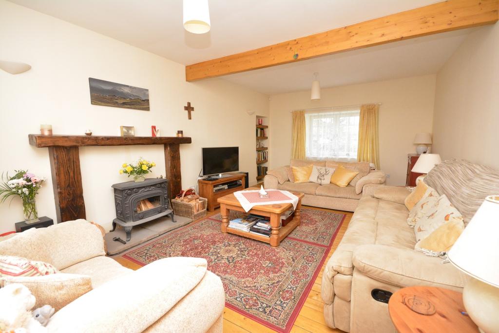 ., Denny, Stirlingshire, FK6 5JF 3 bed detached house - £360,000