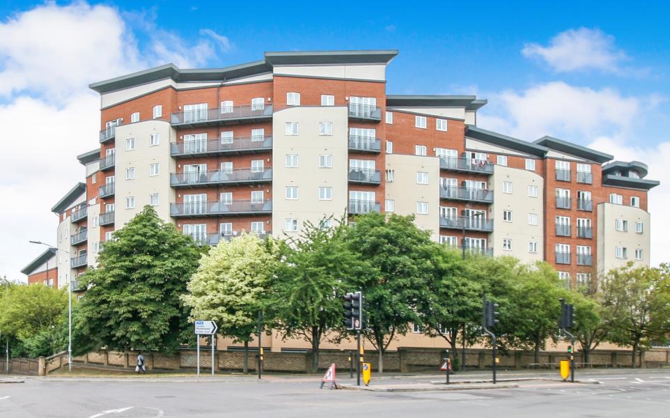 *LET AGREED*Aspects court, Slough*LET... 1 bed flat - £1,100 pcm (£254 pw)