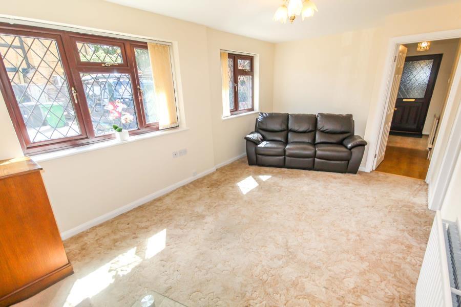 Magnolia Gardens, Slough 1 bed flat - £1,200 pcm (£277 pw)