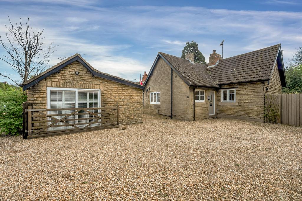 Spinney Lane, Stretton 3 bed character property for sale - £320,000