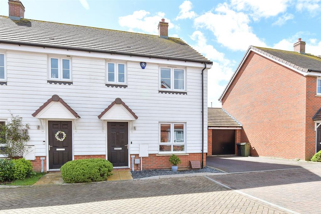 Gates Drive, Maidstone, Kent 3 bed semi-detached house for sale - £415,000