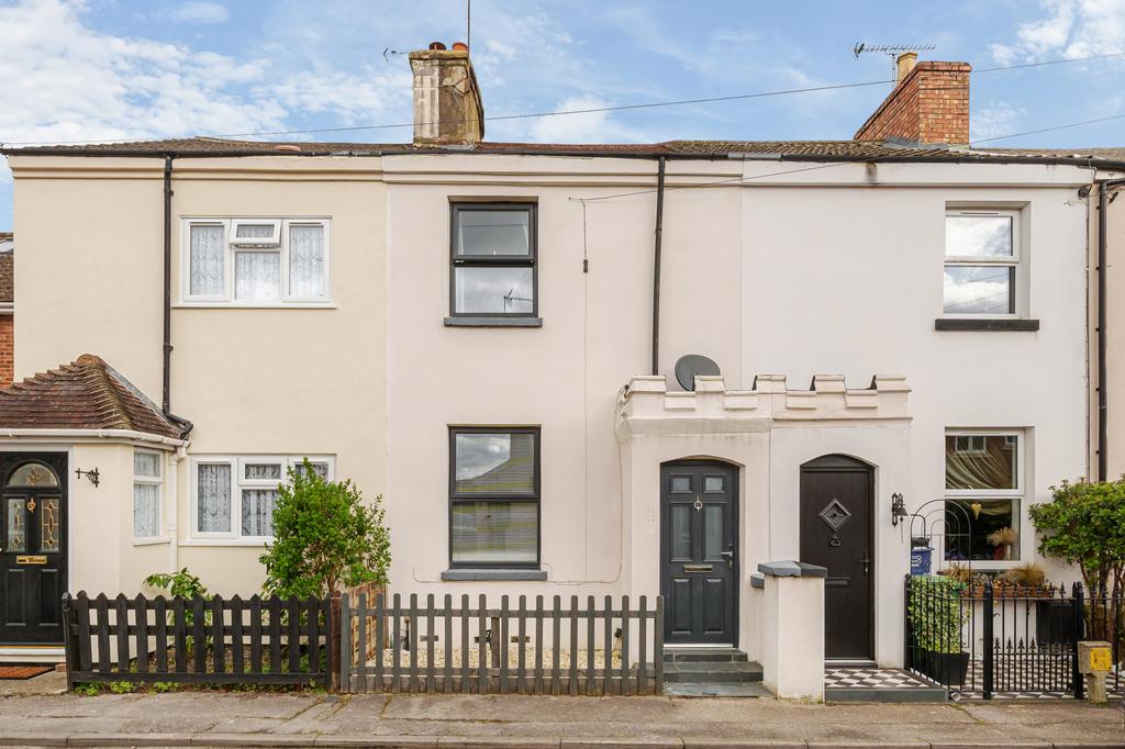 South Street, Farnborough, GU14 2 bed terraced house - £350,000