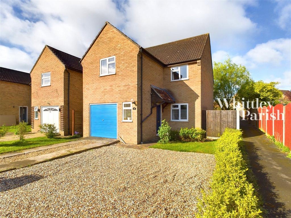 Porter Road, Long Stratton, NR15 2TY 3 bed detached house for sale - £ ...