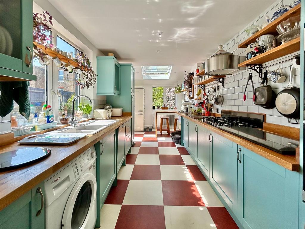 Albert Road, Ramsgate, Kent 6 bed semi-detached house - £550,000