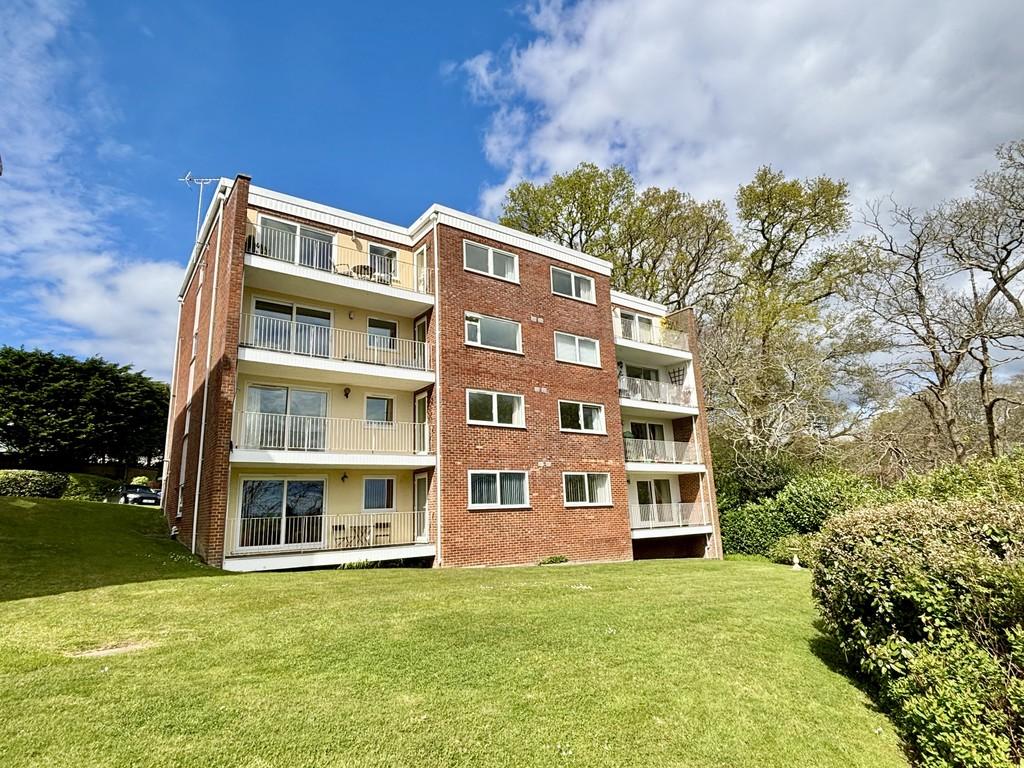 Wallace Road, Broadstone 2 bed ground floor flat - £339,950