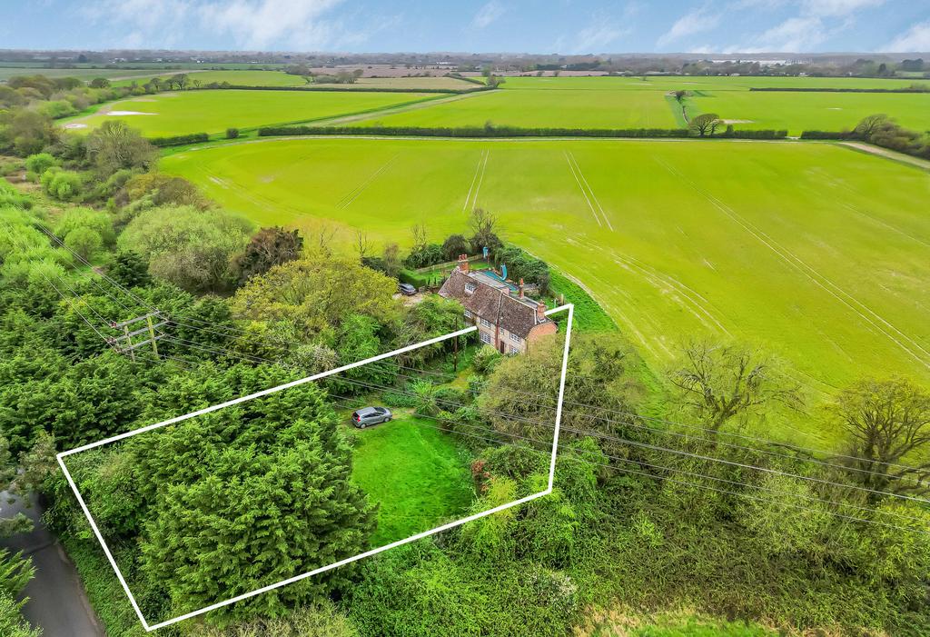 Chichester PO20 3 bed semi-detached house - £465,000
