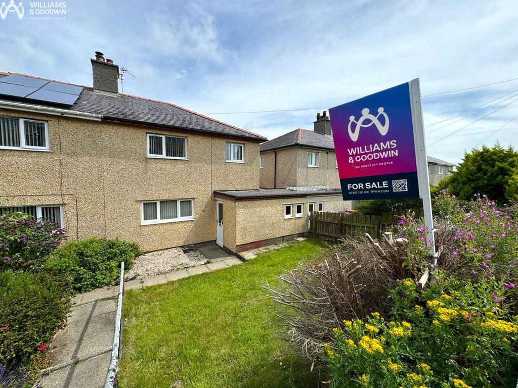 Upper Baptist Street, Holyhead, LL65 3 bed semi-detached house - £130,000