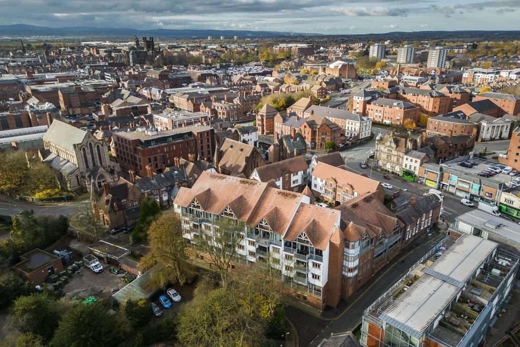 Foregate Street, Chester CH1 3 bed apartment - £1,350 pcm (£312 pw)