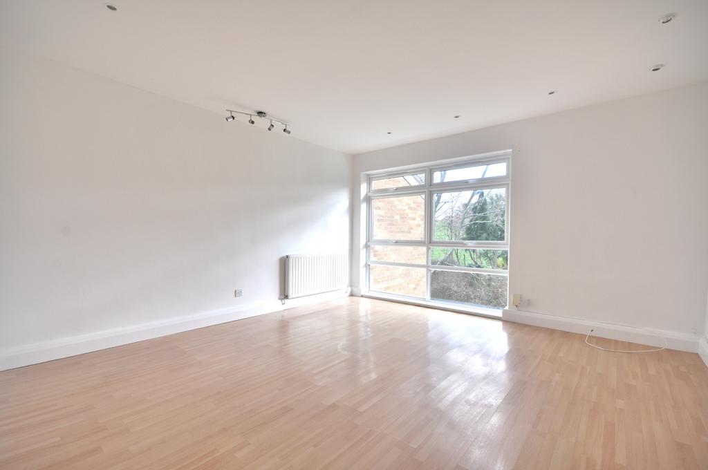 Chiswick Court, Pinner 2 bed apartment - £1,600 pcm (£369 pw)