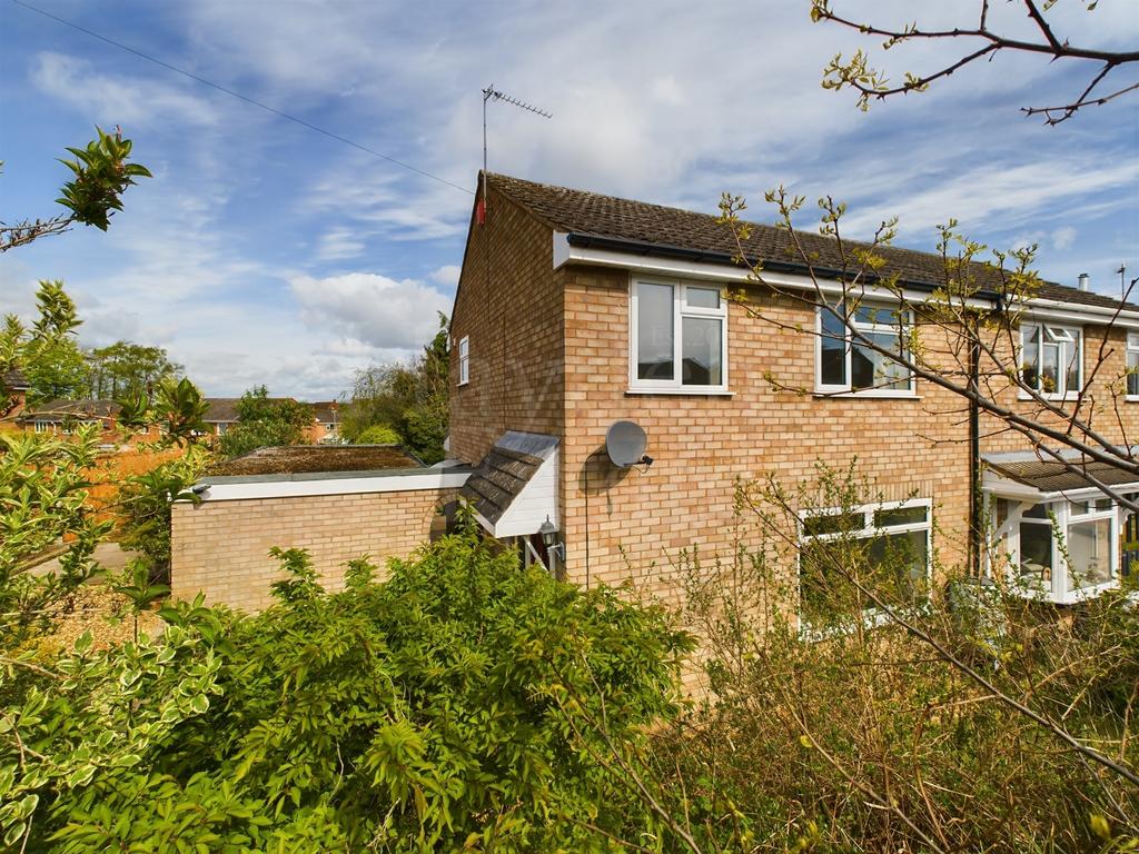 Hawthorn Crescent, Bewdley, DY12 2JE 3 bed semi-detached house - £295,000