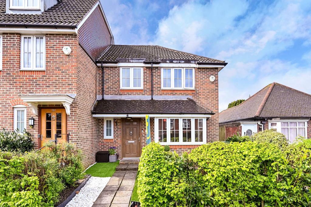 Langley Avenue, Worcester Park, KT4 4 bed semi-detached house - £700,000