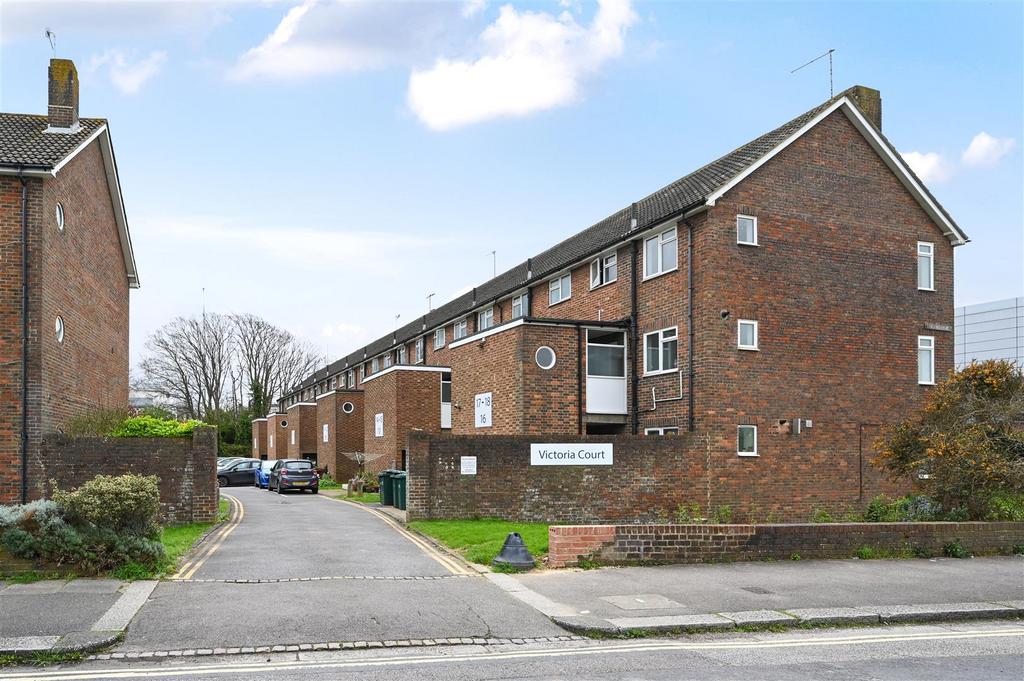 Victoria Road, Portslade BN41 2 bed flat - £295,000