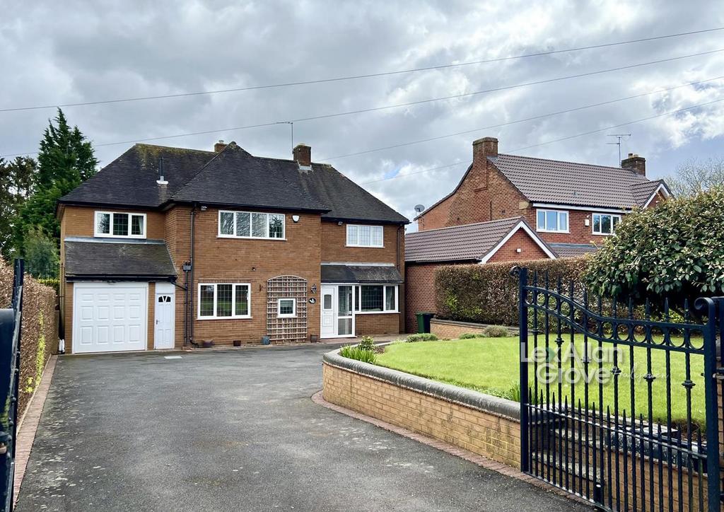 Bromsgrove Road, Hunnington, Halesowen 4 bed detached house - £750,000