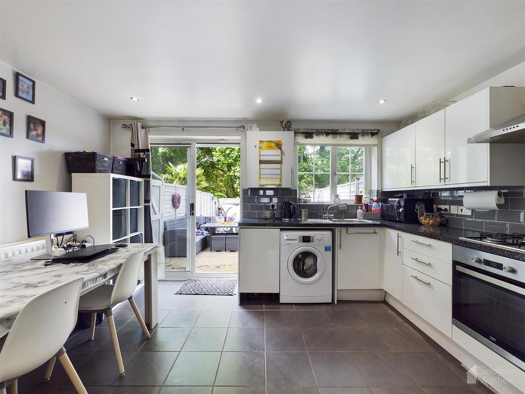 Foyle Close, Great Ashby, Stevenage SG1 3 bed end of terrace house - £ ...