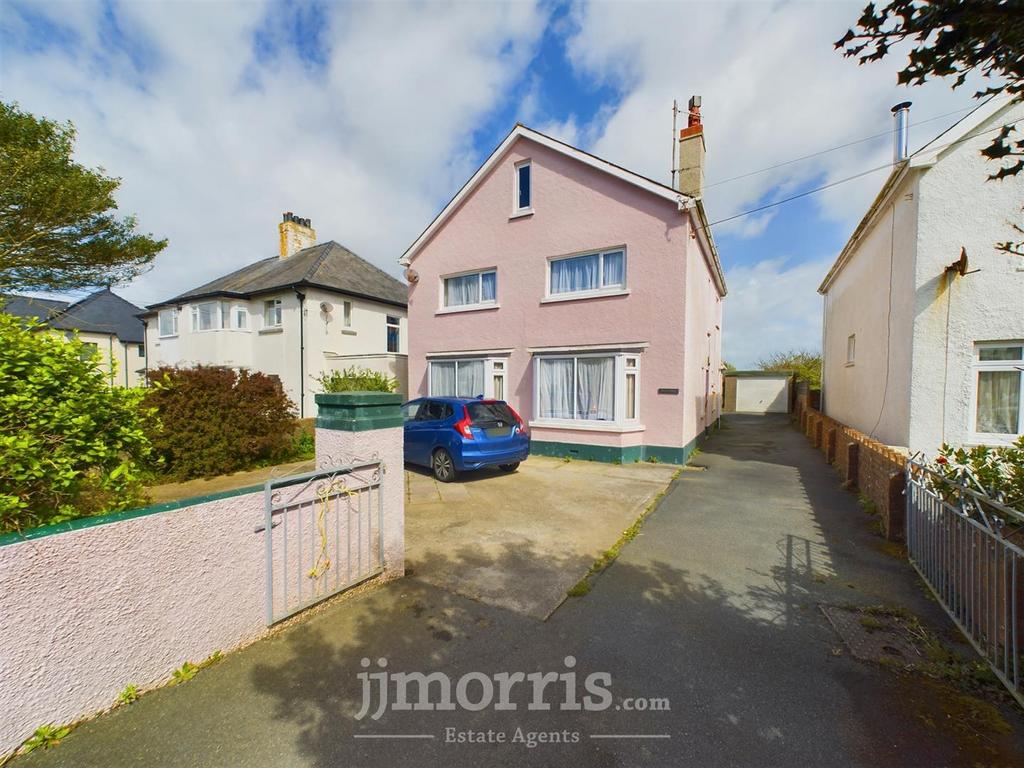 Pencowrw, Sladeway, Fishguard 3 bed detached house - £375,000