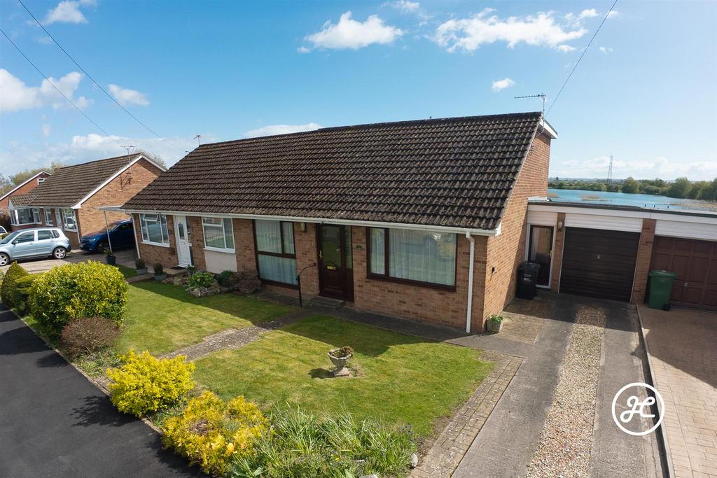 Estuary Park, Combwich, Bridgwater 3 bed semi-detached house - £250,000