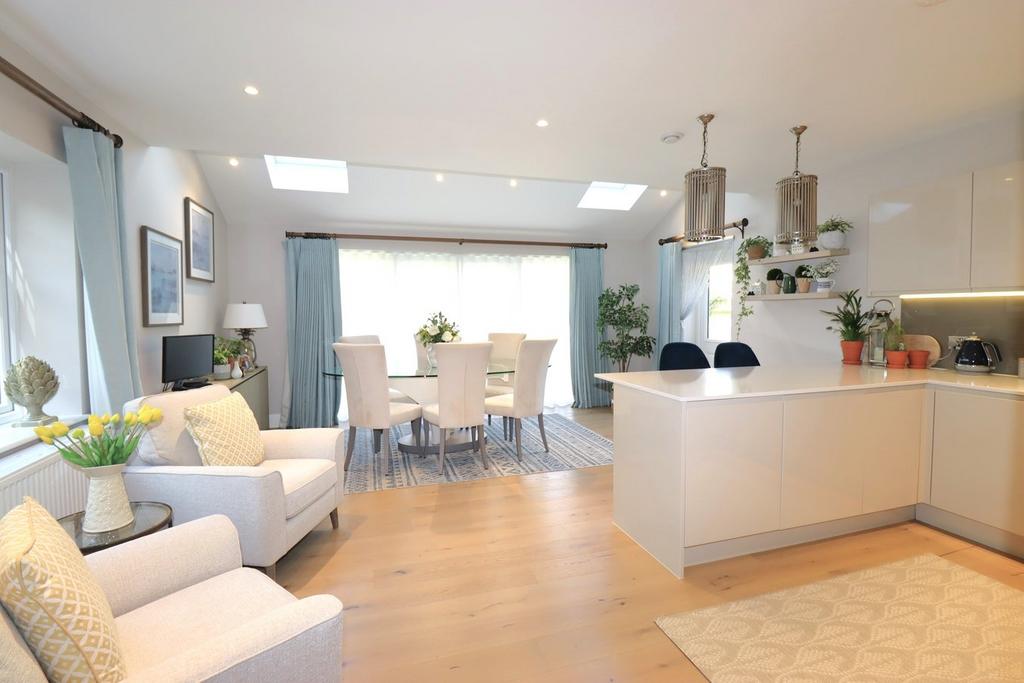 Pyestock Way, Fleet GU51 4 bed detached house for sale - £880,000