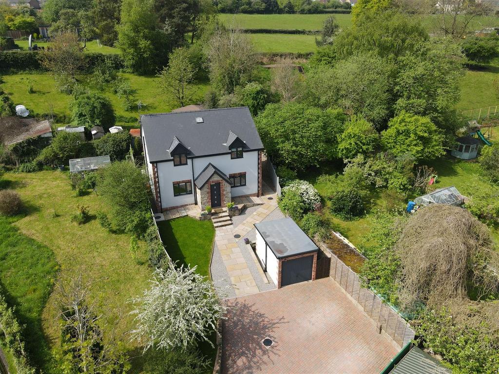 Pastors Hill, Lydney GL15 4 bed detached house - £585,000