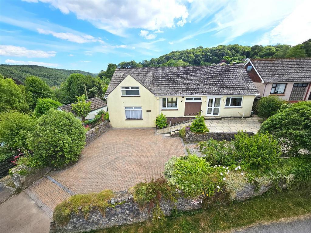 King Street, Gunnislake 4 bed detached house - £330,000