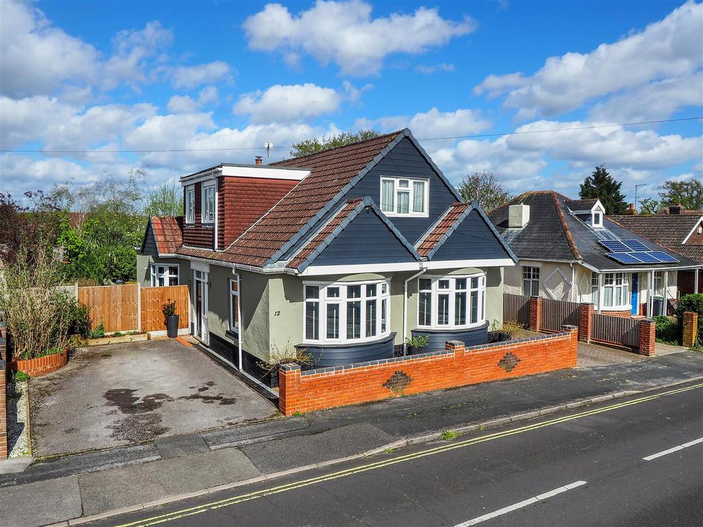 Cowplain, Hampshire 4 bed detached house for sale - £700,000