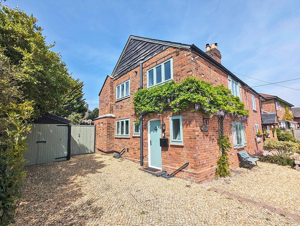 Middle Road, Sway, Lymington, Hampshire, SO41 2 bed semi-detached house ...
