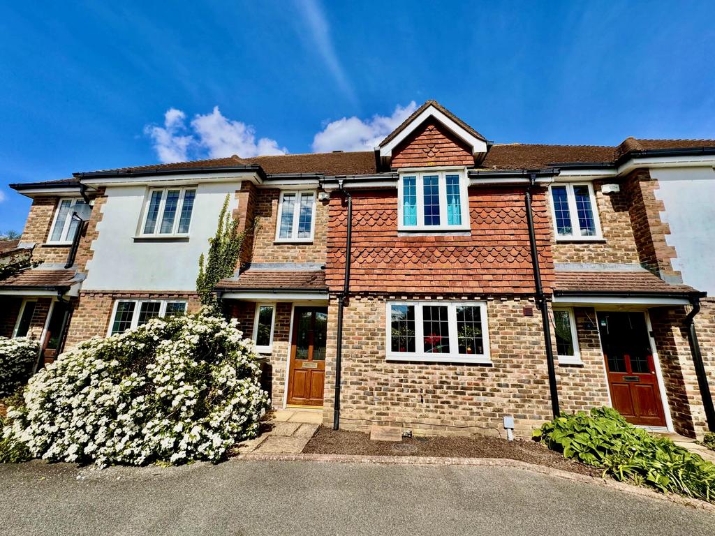 Anchor Close, Guildford, GU3 3 bed terraced house - £485,000