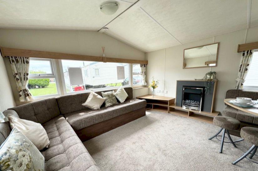 Solent Breezes Holiday Park... 2 bed static caravan - £34,995