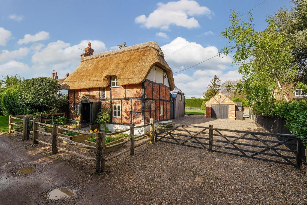 Wicks Lane, Shurlock Row, Reading... 4 bed detached house for sale - £ ...