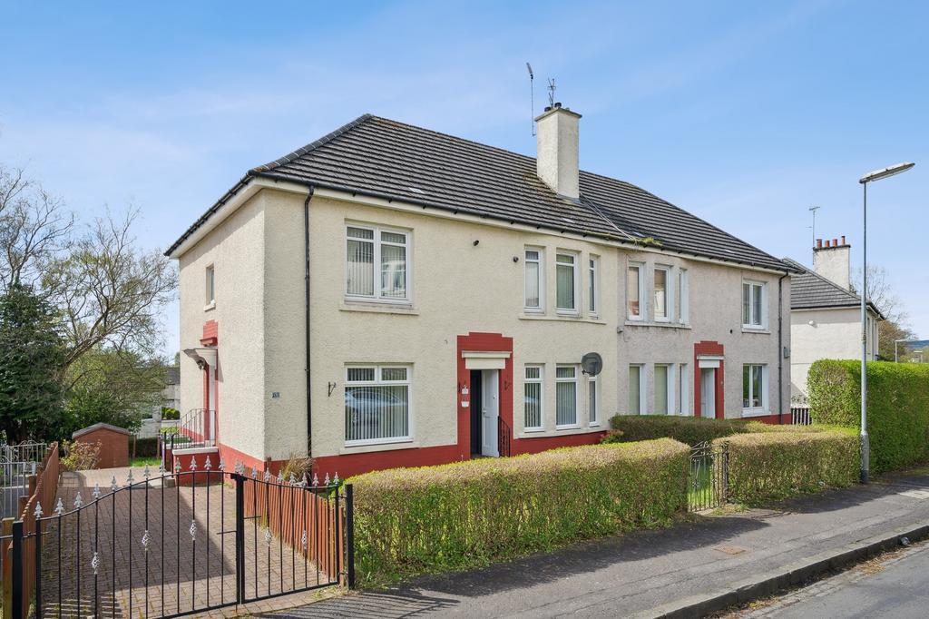 Turret Road, Knightswood, Glasgow... 2 bed flat - £125,000