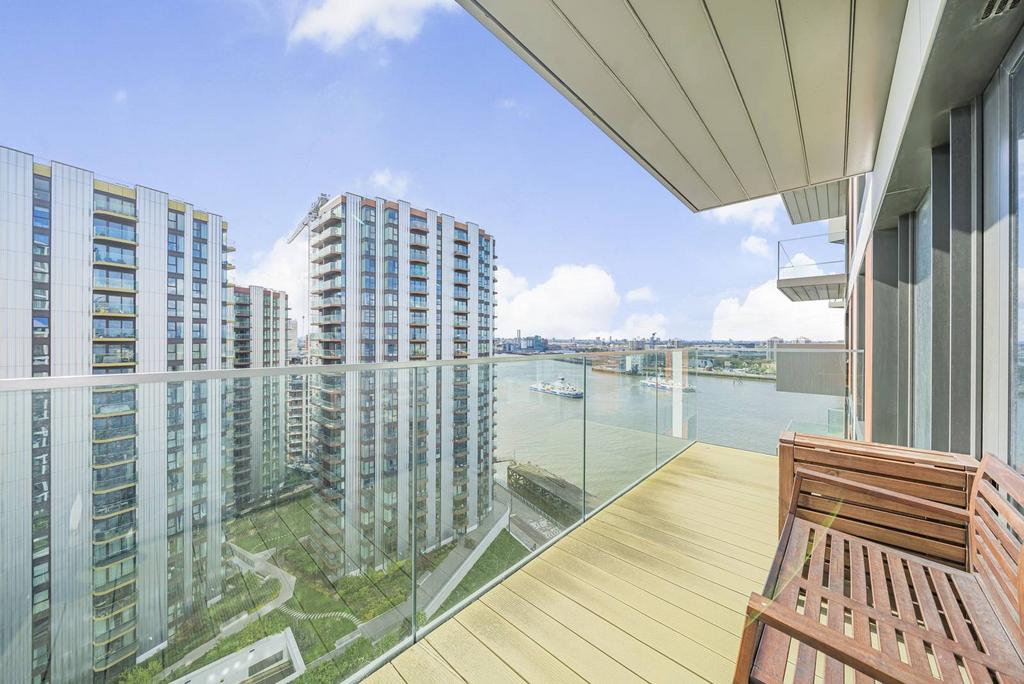 Norton House, Woolwich Riverside... 2 bed flat - £600,000