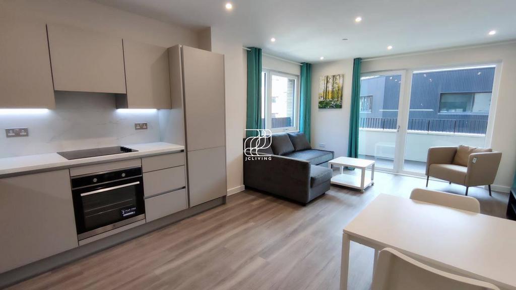 4 Frank Searle Passage, E17 3 bed flat to rent - £2,817 pcm (£650 pw)
