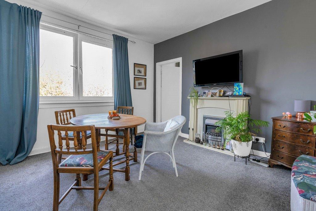 Northfield Square, Edinburgh, EH8 3 bed property - £172,500
