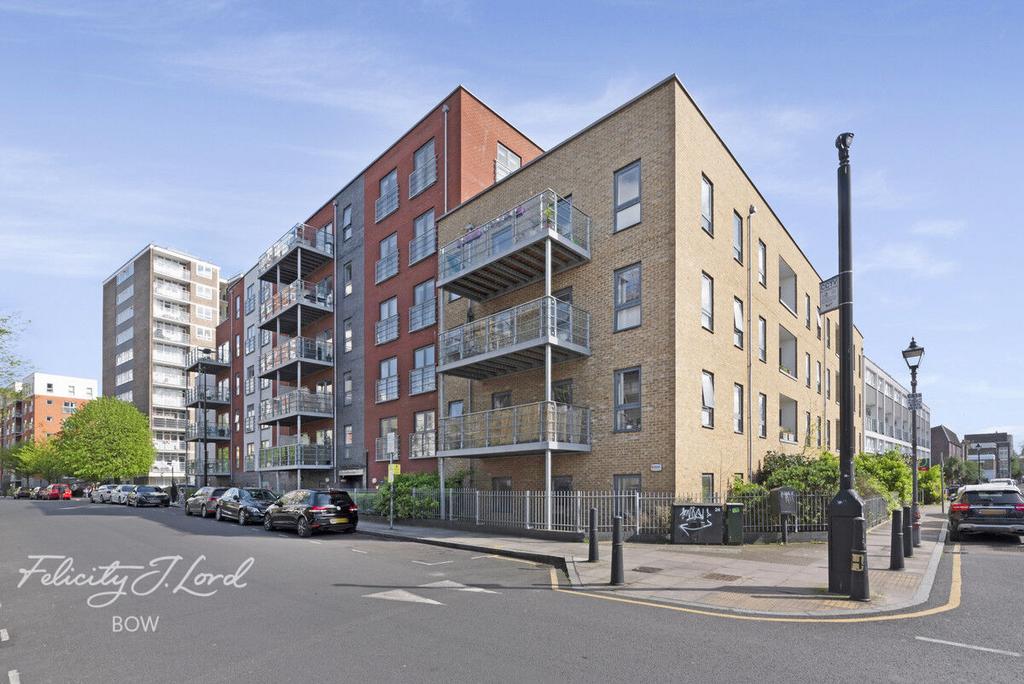 Heath Place, London 3 bed apartment - £500,000