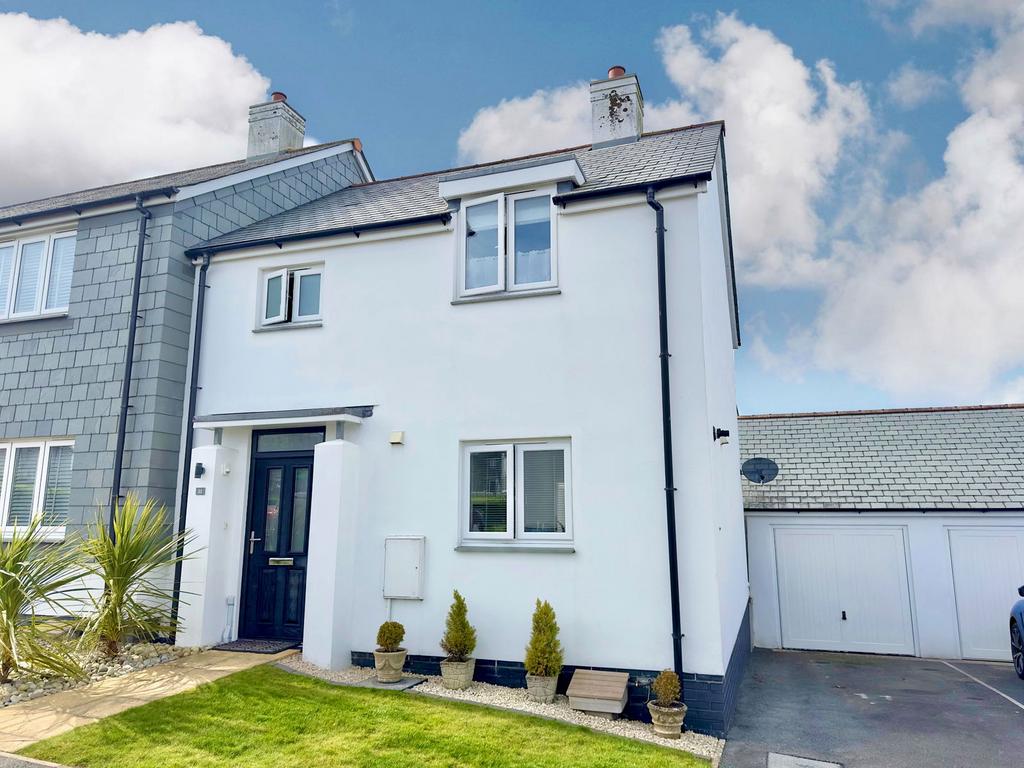 Padstow, PL28 2 bed end of terrace house - £375,000