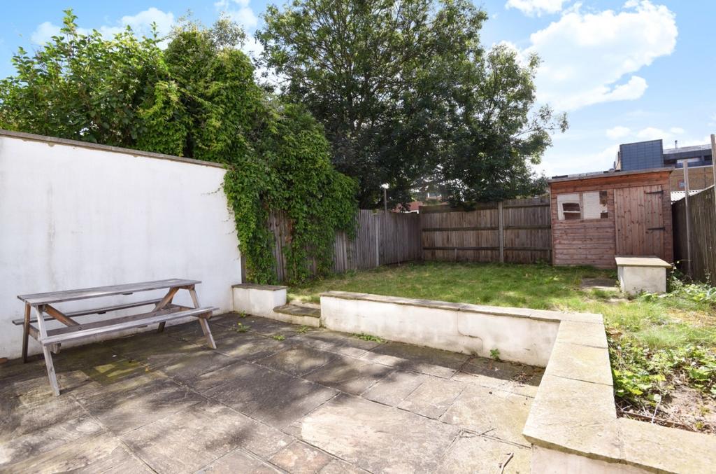 Alexandra Road Wimbledon SW19 2 bed flat - £2,300 pcm (£531 pw)