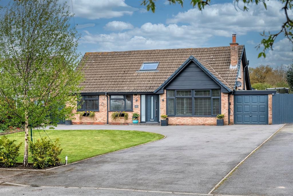 Salt Way, Astwood Bank, Redditch B96 6NE 4 bed detached bungalow for ...