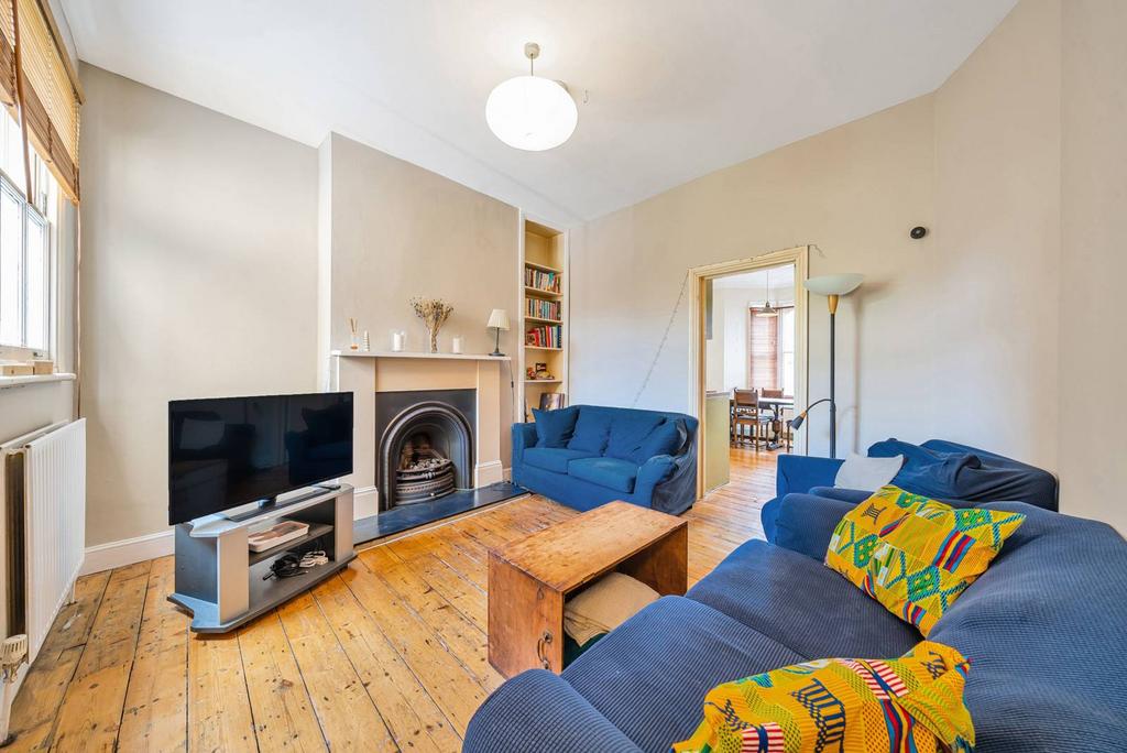 Railton Road, Brixton, London, SE24 3 bed flat for sale - £675,000