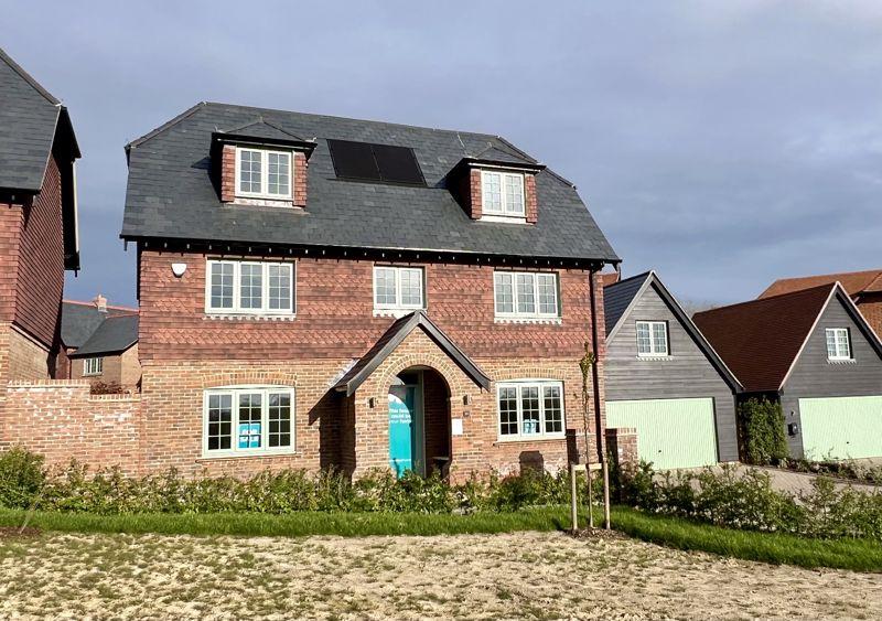 Oxmead Street, Ewhurst 5 bed detached house - £934,950