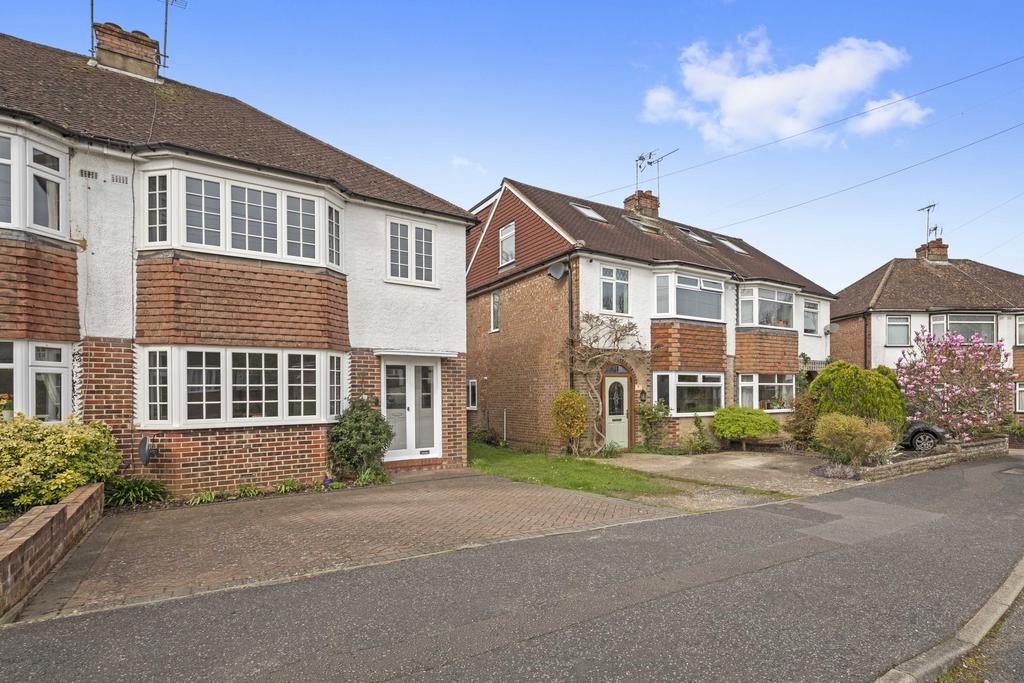 Kings Drive, Hassocks, West Sussex... 3 bed semi-detached house - £550,000