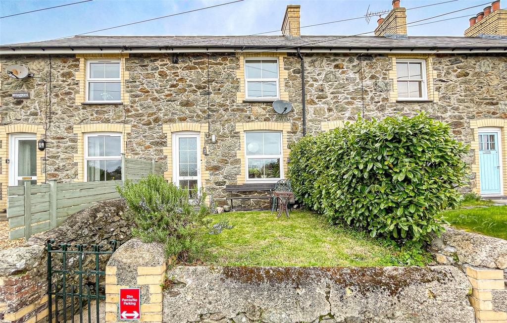 Lon Ganol, Llandegfan, Menai Bridge... 2 bed terraced house - £205,000