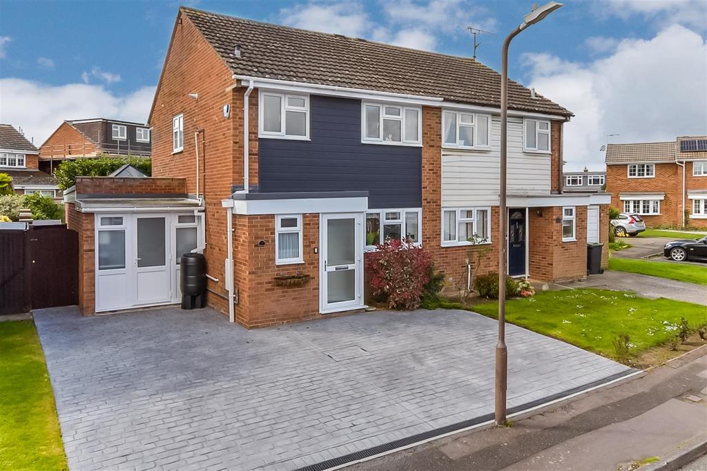 Jerome Road, Larkfield, Aylesford, Kent 3 bed semi-detached house - £ ...