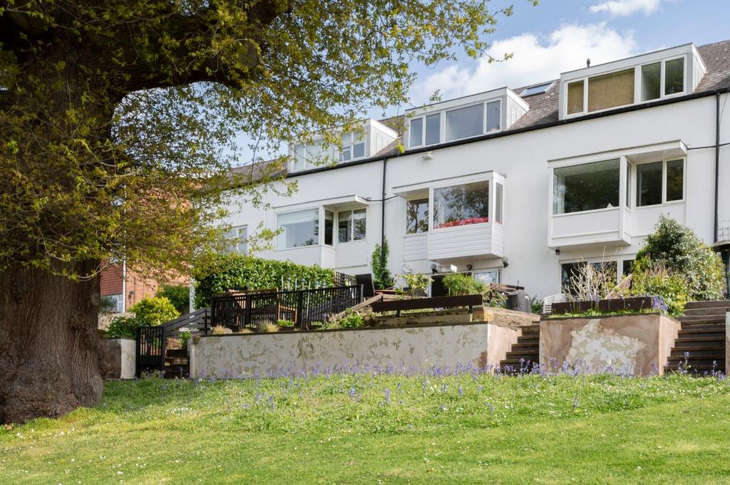 Lakeside, Weybridge, KT13 3 bed terraced house for sale - £775,000
