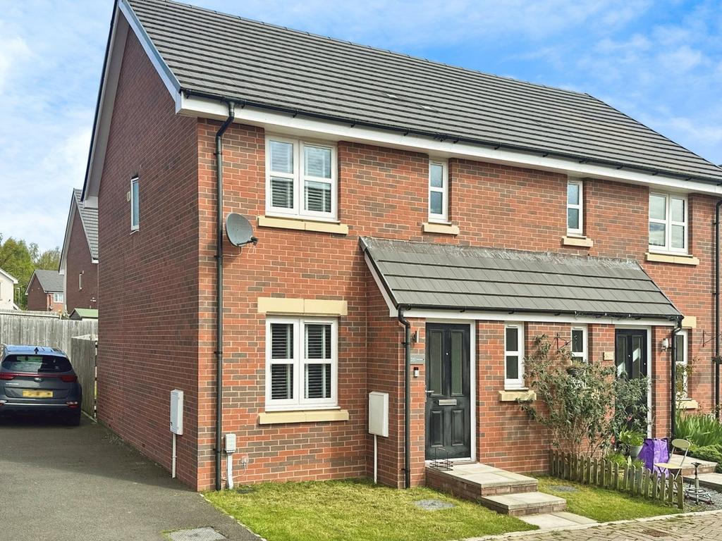 Penry Close, Abergavenny NP7 3 bed semi-detached house - £275,000